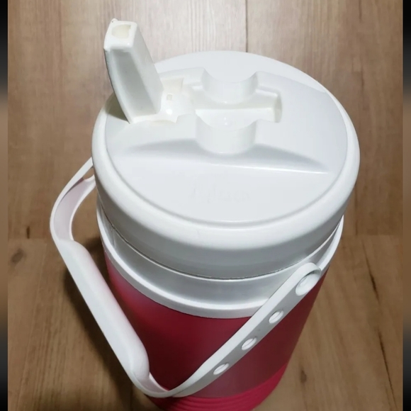 Igloo | Dining | Hot Pink White Igloo Legend 2 Qt 2 Gallon Beverage Jug ...